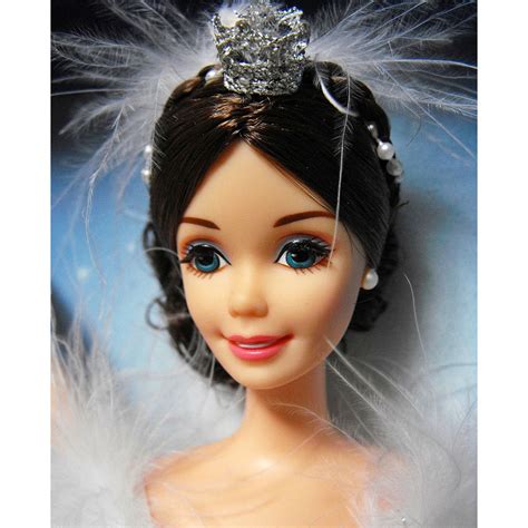 Кукла Барби 'Королева-лебедь из 'Лебединого озера' (Barbie as the Swan ...