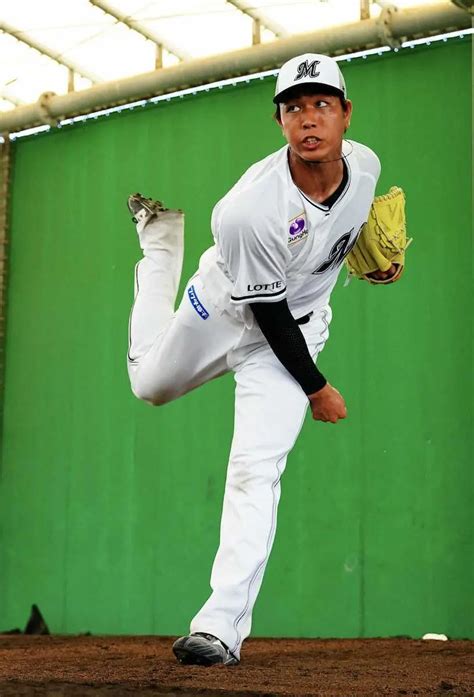 ブルペン入りしたルーキー大谷（撮影・長久保 豊） ― スポニチ Sponichi Annex 野球