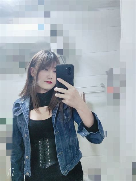 萌晓棠～。 On Twitter 今天是超a风格，又是集邮一名认识多年的小姐妹大概我大四的时候认识的事实证明，这个天穿丝袜我俩差点冻死