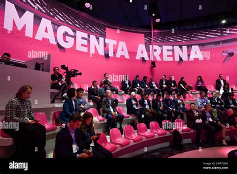 Magenta Arena Deutsche Telekom Messestand Mwc Mobile World Congress 2024 Barcelona Spanien