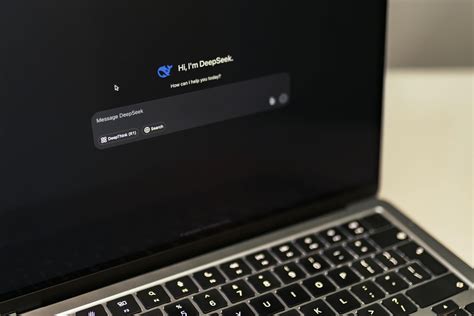 mac book avec interface deep seek ai affichée · photo gratuite