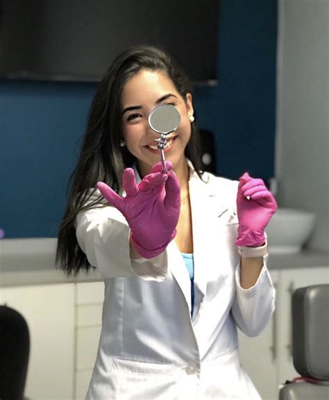 Pin De Greisy Elisa Em Odonto Tips Fotos De Rosto Profissionais Foto De Medico Fotos De Rosto