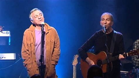 מעל המצופה דני סנדרסון מארח את גברי בנאי Youtube