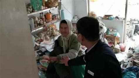 老太太投千元现金乘公交公交司机服务好想做点贡献 所有人 澎湃新闻 The Paper