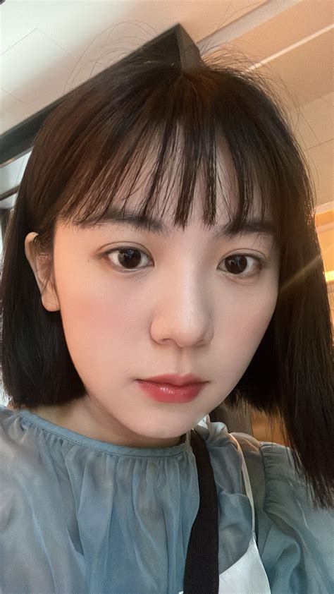 想知道嘴巴本來就紅的女生都擦什麼口紅 是不是只有很紅的顏色才蓋得上去🥲 我很想要那種粉粉嫩嫩的顏色：（