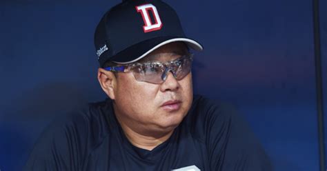Md포토 선수들 훈련 지켜보는 두산 김태형 감독