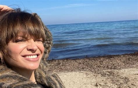 Alessandra Amoroso Testo E Significato Del Brano Piuma ZON