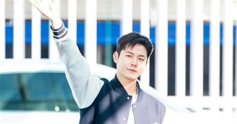 사진 장태오팬들 향한 다정한 손인사