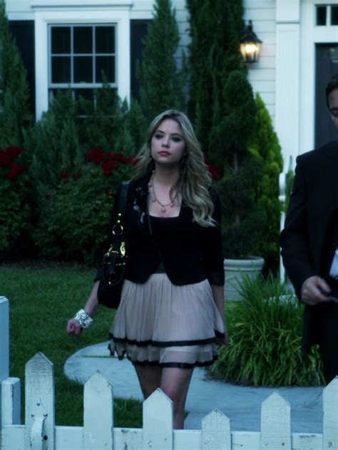 27 Of The Craziest Outfits Aria S Ever Worn On Pretty Little Liars