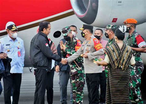 Kapolda Maluku Sambut Presiden Jokowi MalukuTerkini