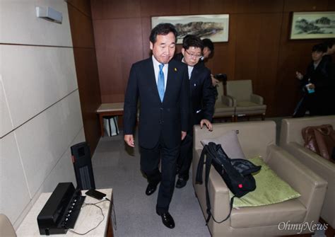 문재인 대통령의 초대 국무총리 후보자로 내정된 것으로 오마이포토