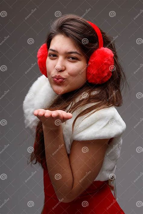 Joven Sexy Besando A La Cámara Foto De Archivo Imagen De Caliente
