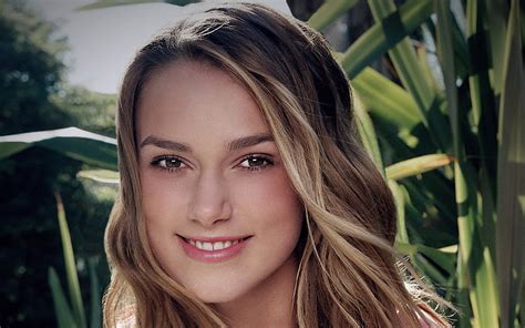 Free Download HD Wallpaper Women Closeup Actress Keira Knightley