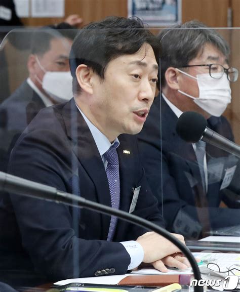 국감 윤형중 한국공항공사 사장 국감 답변