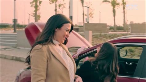 مسلسل حكايات بنات لما حد يعاكسك وتبقى معاكي صاحبتك اللي بتموت في