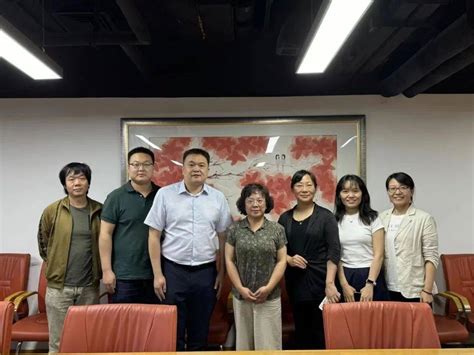 美术学院赴上海高校美术学院调研魏强进行了一行