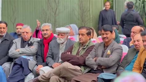 چئیرمین تحریک انصاف عمران خان کی زیرصدارت کور کمیٹی اور سینئیر پارٹی