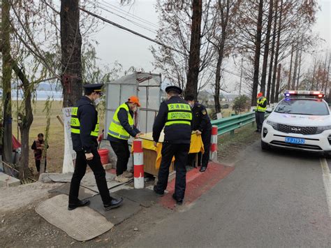 市交通执法支队二大队开展路域环境联合整治行动黄山市交通运输局