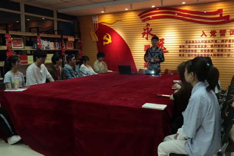 大数据与信息产业学院开展“学习两会精神 争做优秀青年”主题实践活动