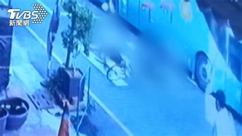 女騎士擦撞單車後遭遊覽車輾斃 司機駛離稱「不曉得壓到」