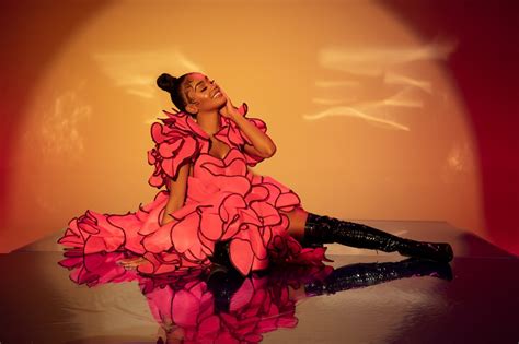 Stefflon Don Joins Saweetie Doja Cat On ‘best Friend Remix Rolling