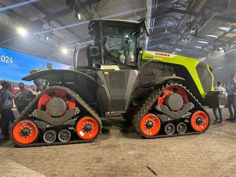 Foto S Nieuwe Claas Xerion En Maaidorser LandbouwMechanisatie