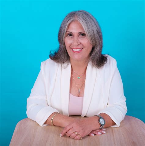 איריס מור נומרולוגית ומאמנת אישית