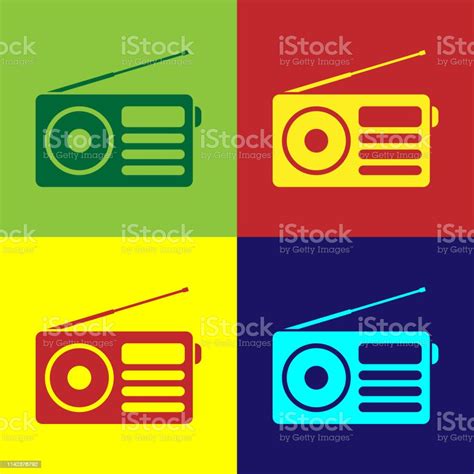 컬러 배경에 고립 된 안테나 아이콘과 색상 라디오 평면 디자인입니다 벡터 일러스트 0명에 대한 스톡 벡터 아트 및 기타 이미지