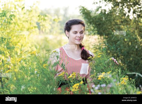 Russian Girl Fotos Und Bildmaterial In Hoher Auflösung Alamy