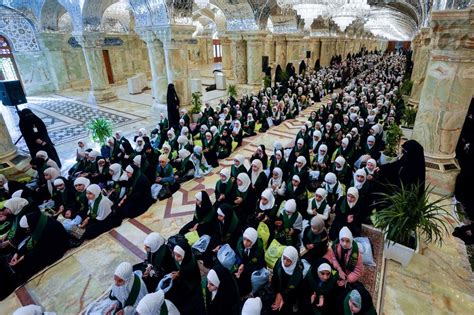 خبرگزاری حوزه تصاویر جشنواره اعطای چادر به دختران عراقی در حرم حضرت