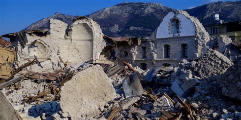Séisme En Turquie Ces Rescapés Qui Fuient La Ville Dantioche Avec