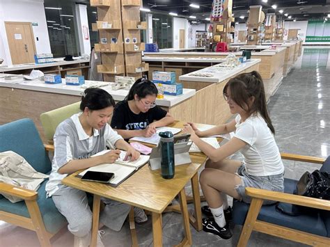 践行奉献初心，携手备战四六级——国际语言文化教育学院顺利开展英语等级考试辅导活动 右江民族医学院门户网站