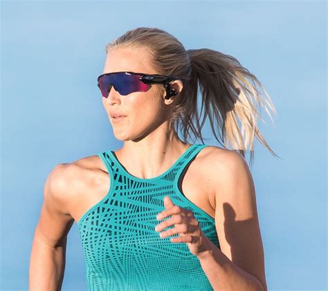 Начались продажи умных очков Oakley Radar Pace созданных совместно ...