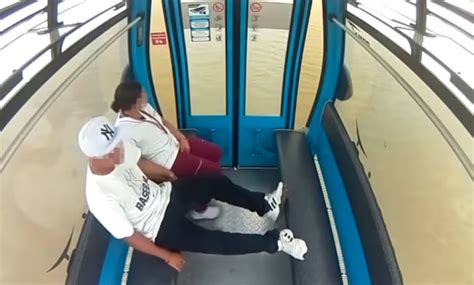 Escándalo En La Aerovía De Guayaquil Pareja Protagoniza Acto Sexual Y