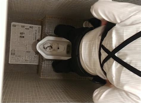 Waitress Taking A Quick Dump ThisVid Com