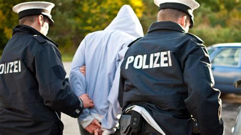 ألمانيا تعتقل عضواً في حزب الله بتهمة ارتكاب جرائم حرب في سورية