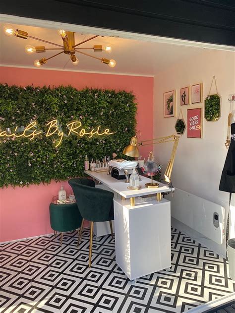 Pin De Rose Doran En Business Branding Decoración Para Salón De Uñas Ideas De Salón De Uñas