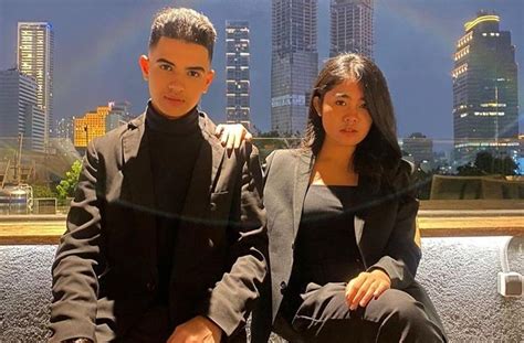 10 Potret Alifa Lubis Dan Pacar Dunia Serasa Milik Berdua