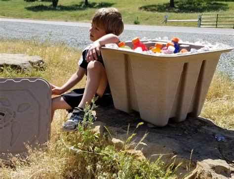 This Recyclable And Biodegradable Cooler Holds Water Up To 30 Days