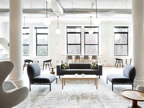 As Wework Struggles Competitor Knotel Raises 400m While Planning