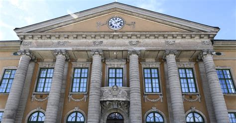 Kvinna åtalas För Flera Barnvåldtäkter