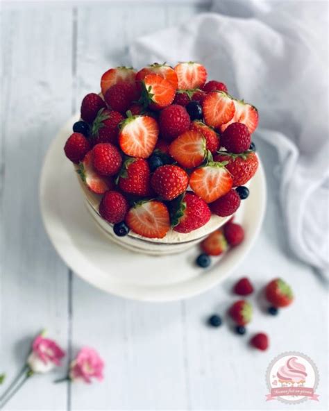 Naked cake aux fruits rouges Naked cake met rode vruchten Maman fait un gâteau