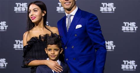 Georgina Rodríguez mulher de Cristiano Ronaldo deixou uma amiga boquiaberta ao exibir o anel