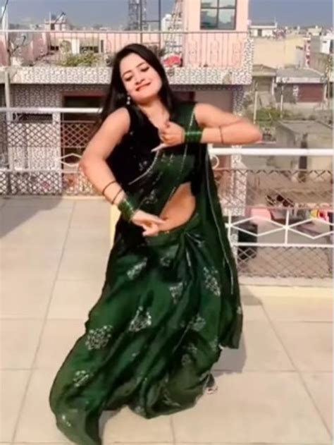 नागिन धुन पर महिला ने किया झामफाड़ डांस आपने देखा क्या Tv9 Bharatvarsh