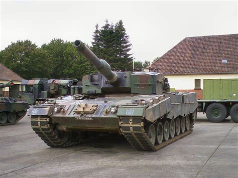 Leopard 2a4 Walk Around Page 1