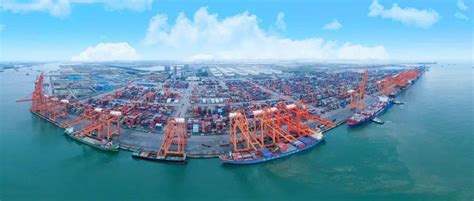 喜迎二十大 壮美钦州港 向海图强建大港 新通道高歌向前陆海新班列联运