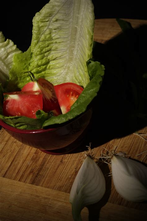 무료 이미지 표 과일 잎 사발 식품 샐러드 녹색 빨간 생기게 하다 야채 그림자 정물 양파 상추