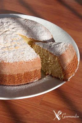 Bolo de queijo cremoso e cítricos