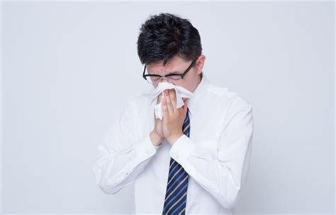 花粉症で鼻水が止まらない症状に効くおすすめの方法はコレ 季節カフェ