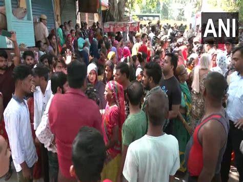 सुंदर नगरी में चाकू से गोदकर युवक की हत्‍या Cctv फुटेज में दिखा खौफनाक